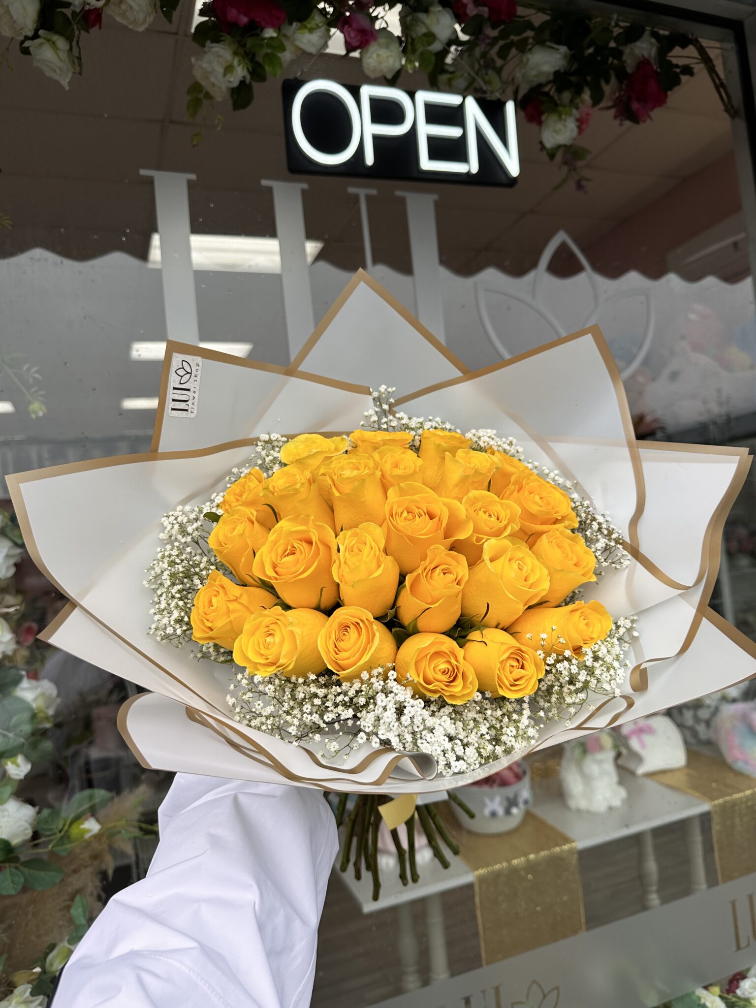 24 roses – Lui Flower Shop